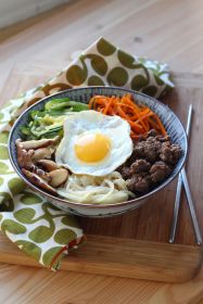 Como fazer um verdadeiroi Bibimbap coreano! Receita passo a passo