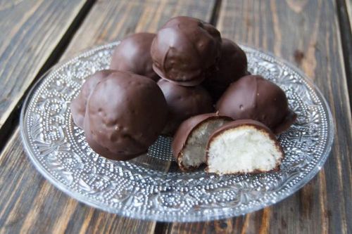 Passo a passo: "Rochers" de coco e chocolate